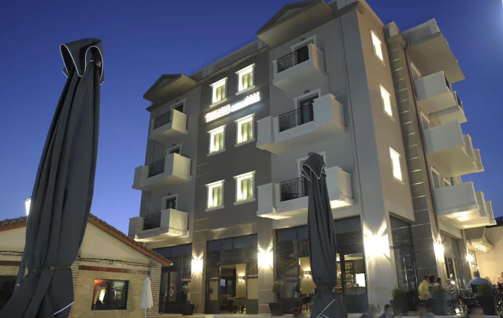 Χριστουγεννιάτικη προσφορά στο κοινωνικό παντοπωλείο από το ξενοδοχείο ...