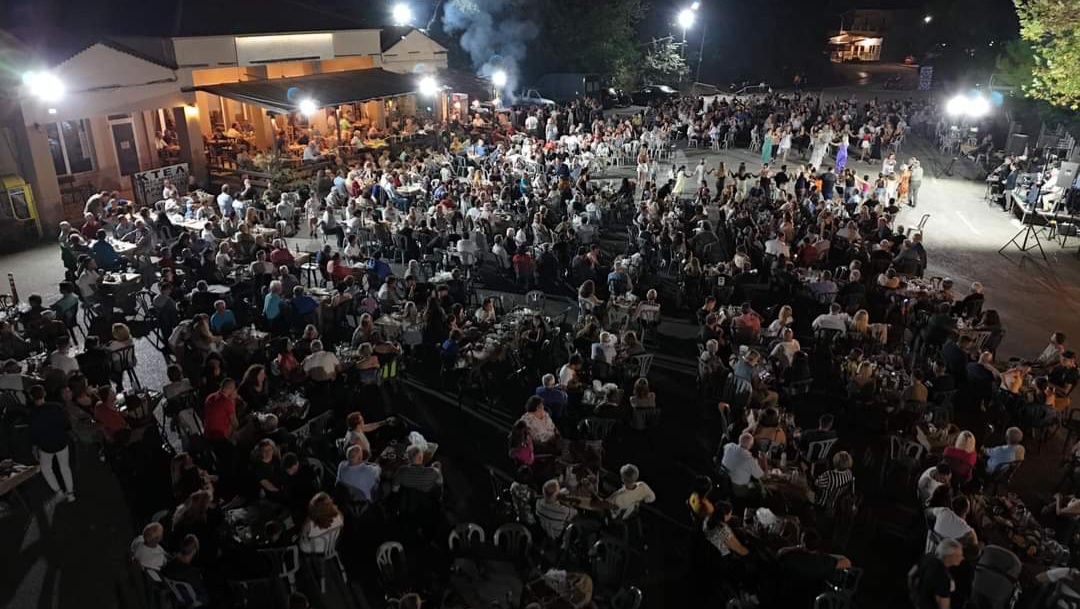 Απο το μεγάλο πανηγύρι του Αγ. Φανουρίου στην Παραμυθιά - Paramythia ...