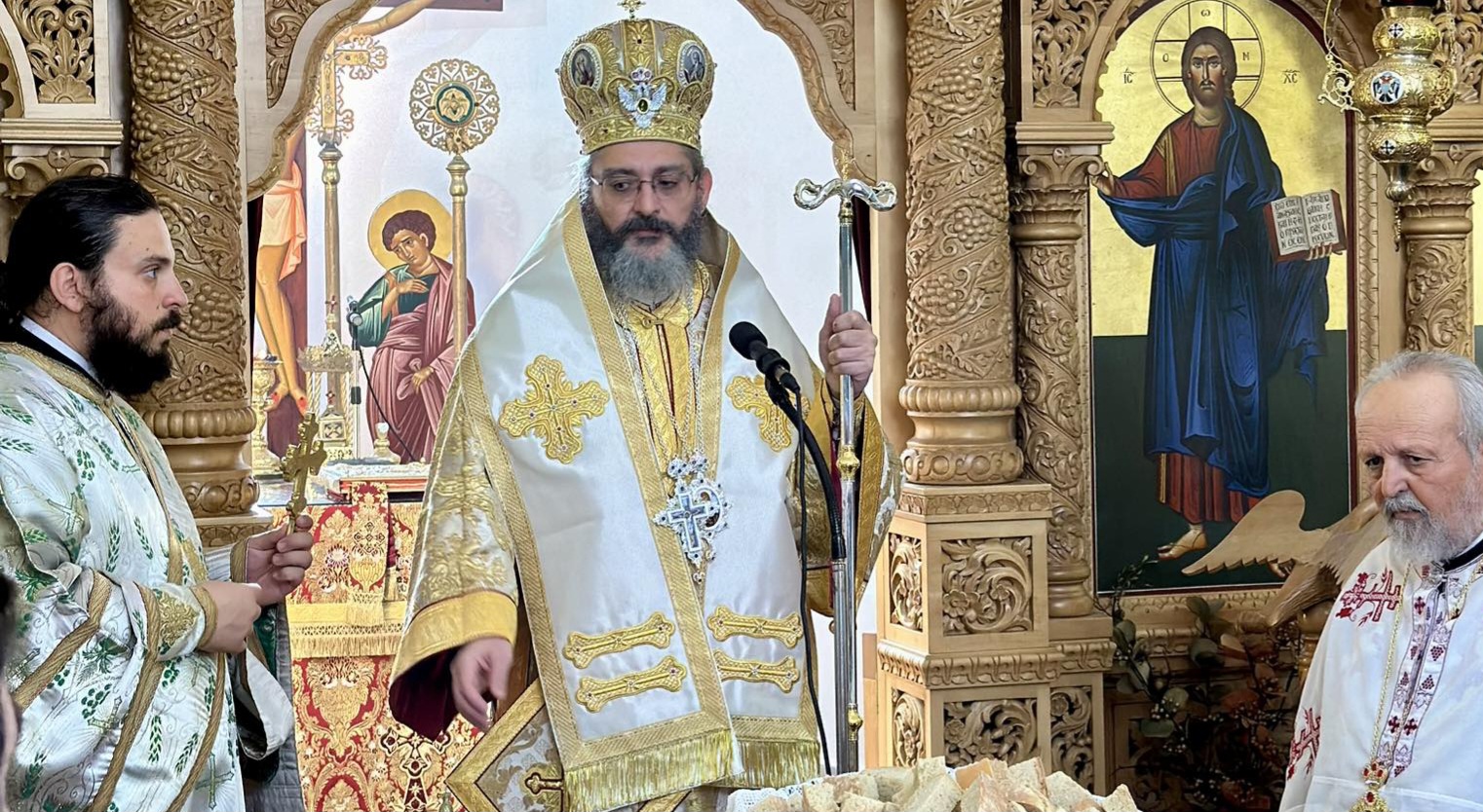 Απο την πανηγυρική Θεία Λειτουργία του Αγ. Σπυρίδωνος Χοροστατούντος ...