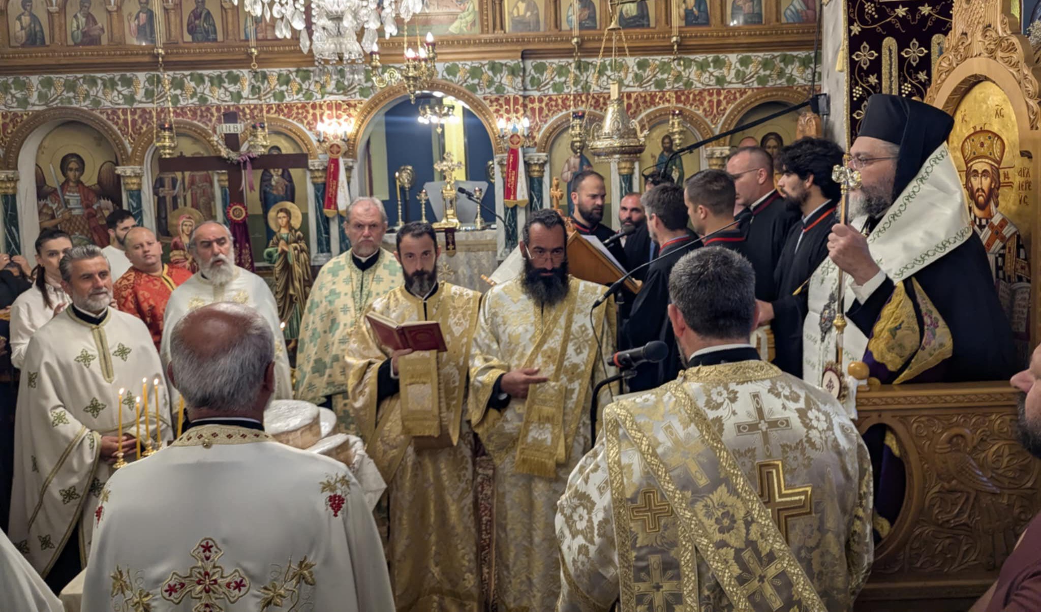 Απο τον εορτασμό των Αγ. Κωνσταντίνου και Ελένης +Χειροτονία διακόνου ...