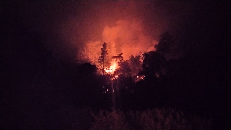 Τωρα | Φωτιά σε εξέλιξη στο πολύπαθο Σκάνδαλο - Paramythia-online.gr